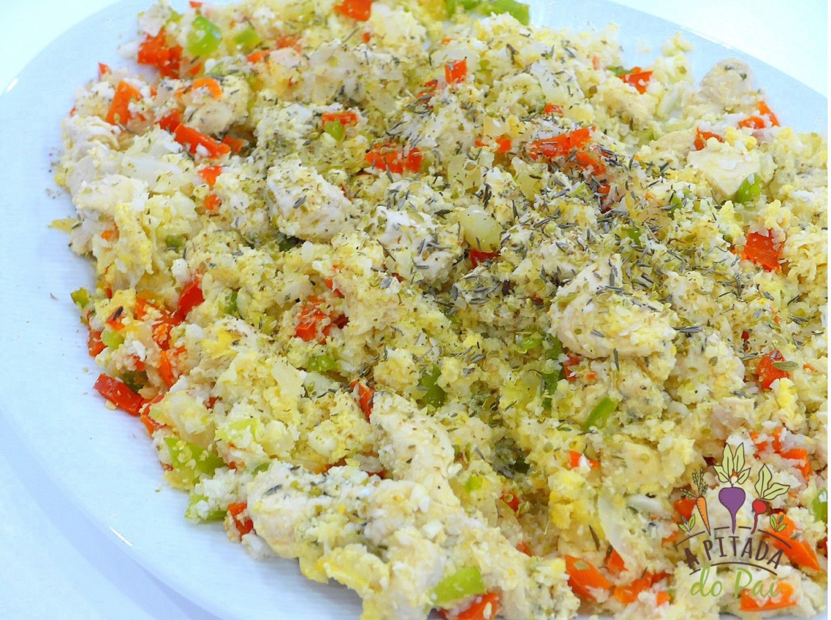 Arroz de couve flor com frango e pimentos - A Pitada do Pai