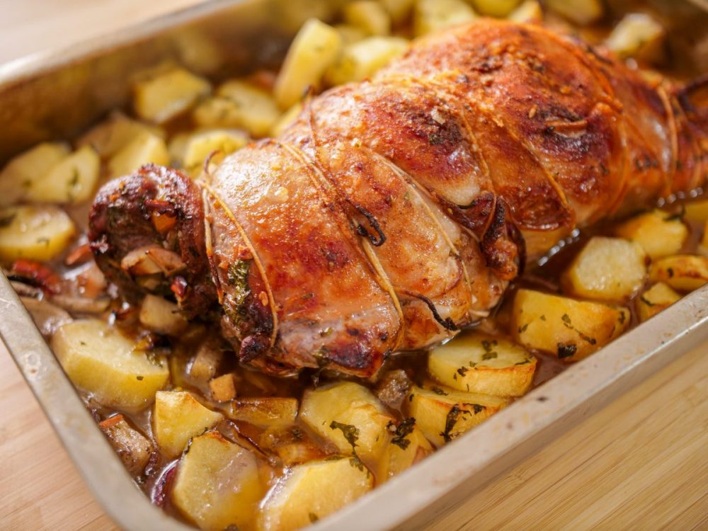 Perna de peru recheada com maçã e noz - A Pitada do Pai